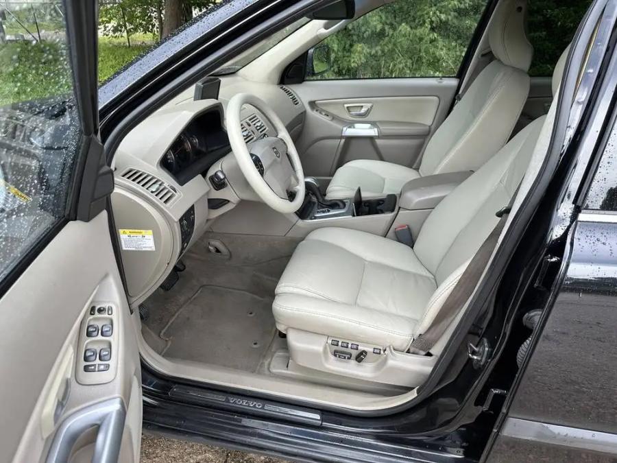 Melns Volvo XC90 2004 Rīga, ar dzinēja tilpumu 2.50 L un nobraukumu 434 tūkst. km par 3600 €, foto 9 vietnē AUTOMOTO.COM.LV