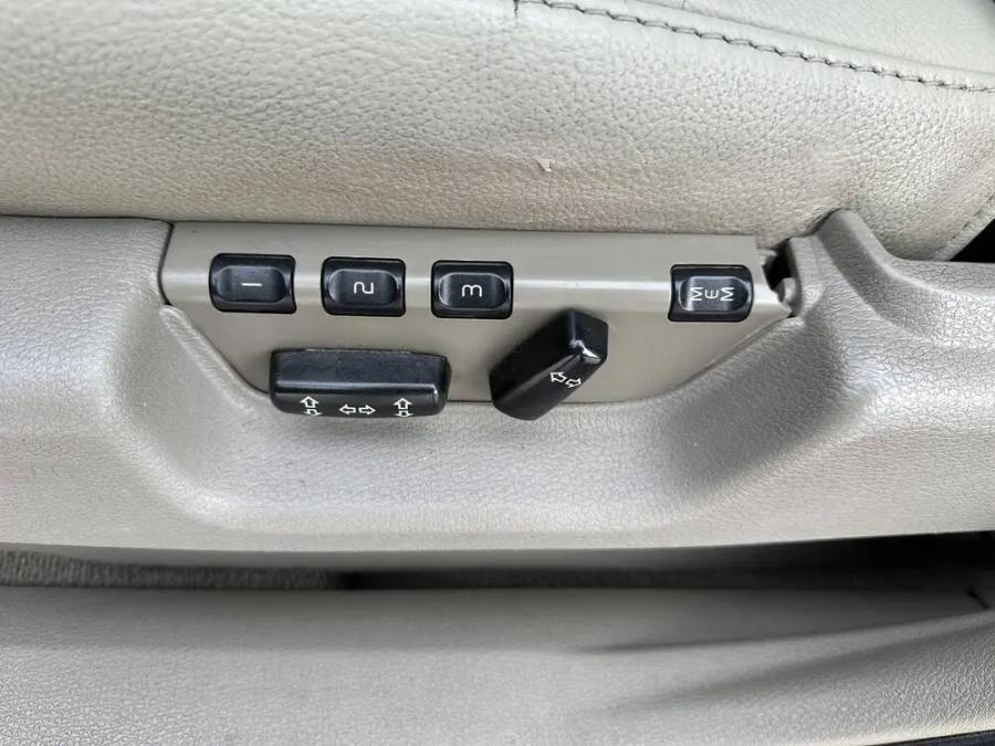 Melns Volvo XC90 2004 Rīga, ar dzinēja tilpumu 2.50 L un nobraukumu 434 tūkst. km par 3600 €, foto 10 vietnē AUTOMOTO.COM.LV