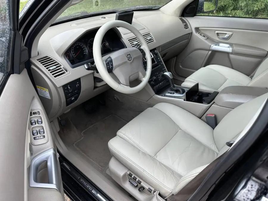 Melns Volvo XC90 2004 Rīga, ar dzinēja tilpumu 2.50 L un nobraukumu 434 tūkst. km par 3600 €, foto 11 vietnē AUTOMOTO.COM.LV