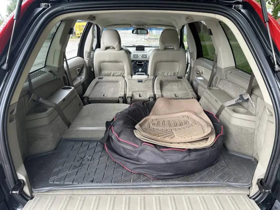 Melns Volvo XC90 2004 Rīga, ar dzinēja tilpumu 2.50 L un nobraukumu 434 tūkst. km par 3600 €, foto 24 vietnē AUTOMOTO.COM.LV