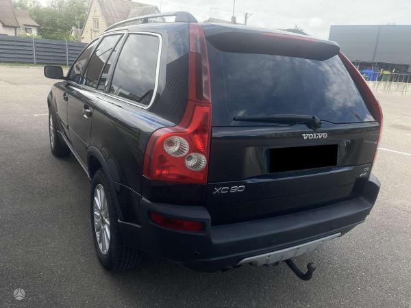 Black Volvo XC90 2004 in Marijampole, with an engine capacity of 2.40 L and mileage of 280 thousand km for 3999 €, photo 6 on AUTOMOTO.COM.LV