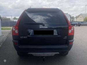 Black Volvo XC90 2004 in Marijampole, with an engine capacity of 2.40 L and mileage of 280 thousand km for 3999 €, photo 8 on AUTOMOTO.COM.LV