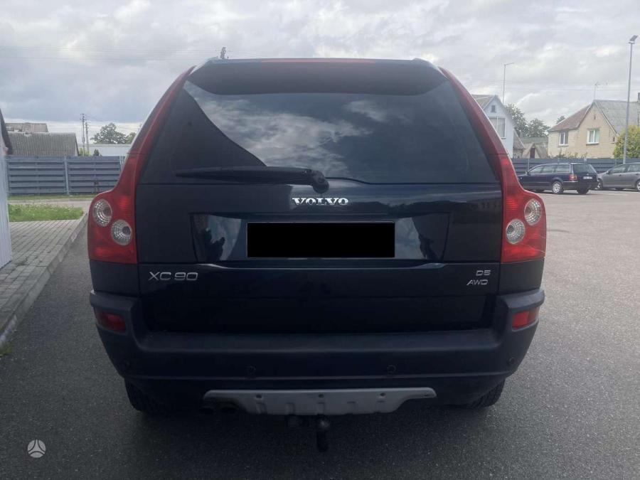 Black Volvo XC90 2004 in Marijampole, with an engine capacity of 2.40 L and mileage of 280 thousand km for 3999 €, photo 8 on AUTOMOTO.COM.LV