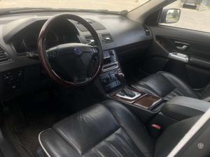 Black Volvo XC90 2004 in Marijampole, with an engine capacity of 2.40 L and mileage of 280 thousand km for 3999 €, photo 16 on AUTOMOTO.COM.LV
