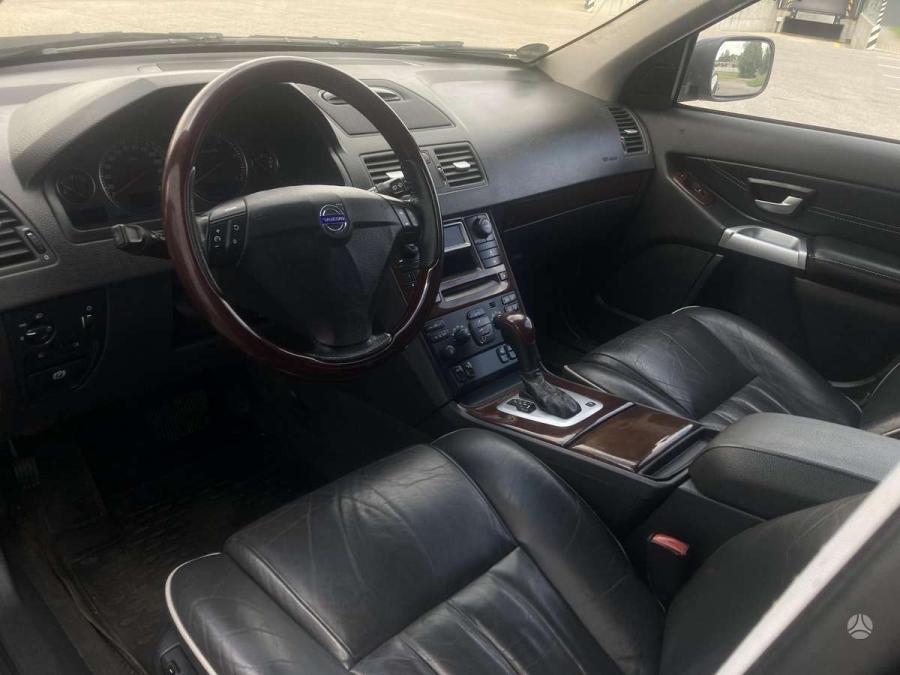 Black Volvo XC90 2004 in Marijampole, with an engine capacity of 2.40 L and mileage of 280 thousand km for 3999 €, photo 16 on AUTOMOTO.COM.LV