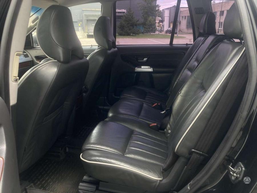 Black Volvo XC90 2004 in Marijampole, with an engine capacity of 2.40 L and mileage of 280 thousand km for 3999 €, photo 21 on AUTOMOTO.COM.LV