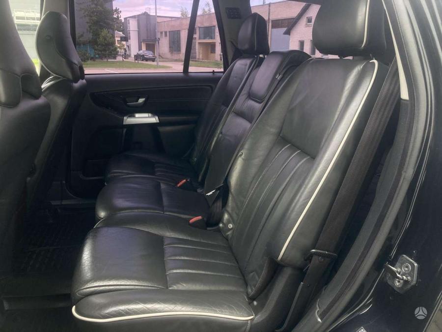 Black Volvo XC90 2004 in Marijampole, with an engine capacity of 2.40 L and mileage of 280 thousand km for 3999 €, photo 22 on AUTOMOTO.COM.LV