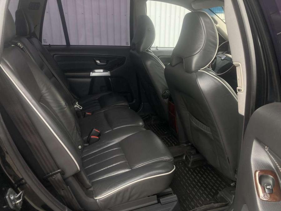 Black Volvo XC90 2004 in Marijampole, with an engine capacity of 2.40 L and mileage of 280 thousand km for 3999 €, photo 23 on AUTOMOTO.COM.LV