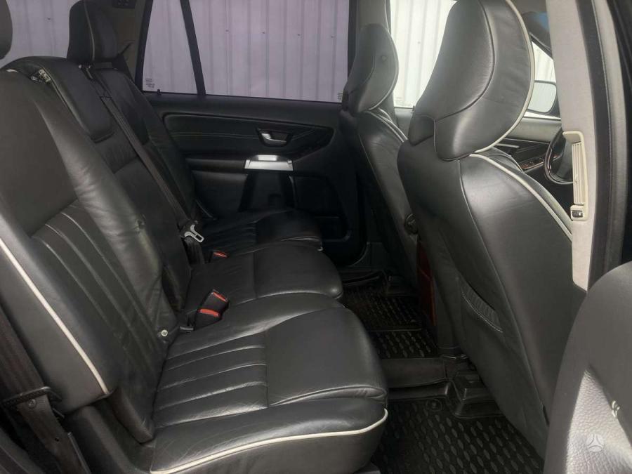 Black Volvo XC90 2004 in Marijampole, with an engine capacity of 2.40 L and mileage of 280 thousand km for 3999 €, photo 24 on AUTOMOTO.COM.LV