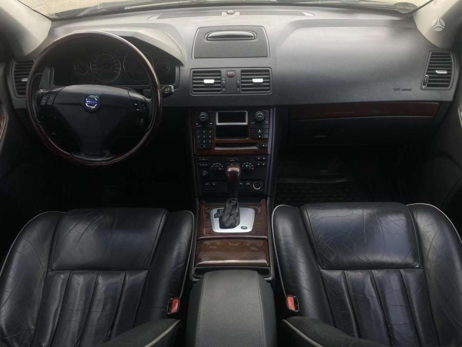 Black Volvo XC90 2004 in Marijampole, with an engine capacity of 2.40 L and mileage of 280 thousand km for 3999 €, photo 25 on AUTOMOTO.COM.LV