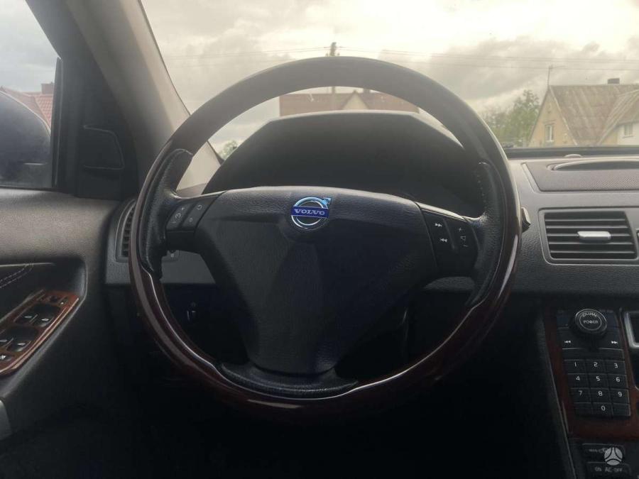 Black Volvo XC90 2004 in Marijampole, with an engine capacity of 2.40 L and mileage of 280 thousand km for 3999 €, photo 28 on AUTOMOTO.COM.LV