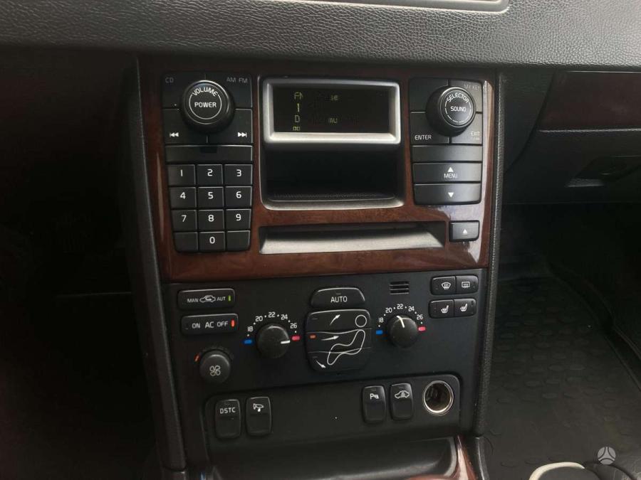 Black Volvo XC90 2004 in Marijampole, with an engine capacity of 2.40 L and mileage of 280 thousand km for 3999 €, photo 30 on AUTOMOTO.COM.LV