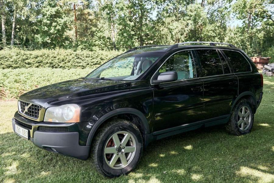 Melns Volvo XC90 2004 Plungė, ar dzinēja tilpumu 2.40 L un nobraukumu 322 tūkst. km par 3300 €, foto 5 vietnē AUTOMOTO.COM.LV