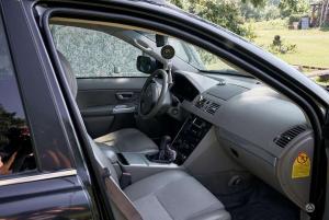Melns Volvo XC90 2004 Plungė, ar dzinēja tilpumu 2.40 L un nobraukumu 322 tūkst. km par 3300 €, foto 7 vietnē AUTOMOTO.COM.LV