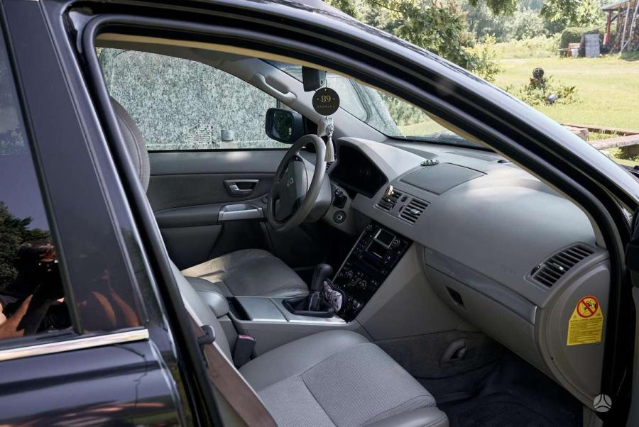 Melns Volvo XC90 2004 Plungė, ar dzinēja tilpumu 2.40 L un nobraukumu 322 tūkst. km par 3300 €, foto 7 vietnē AUTOMOTO.COM.LV