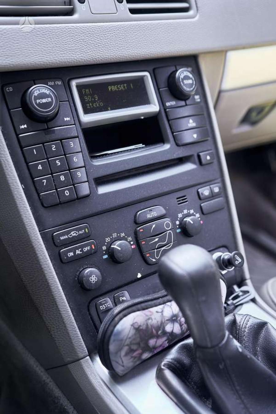 Melns Volvo XC90 2004 Plungė, ar dzinēja tilpumu 2.40 L un nobraukumu 322 tūkst. km par 3300 €, foto 9 vietnē AUTOMOTO.COM.LV