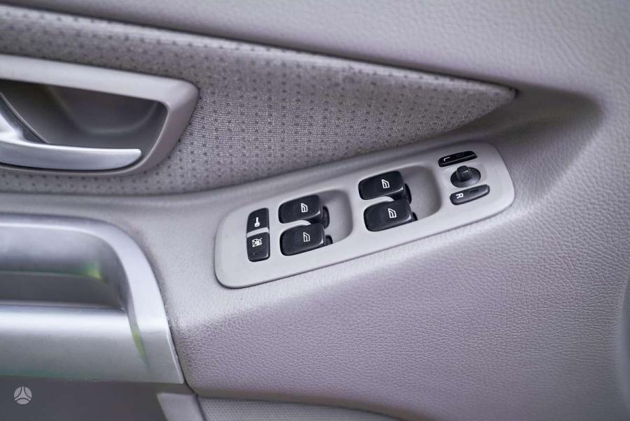 Melns Volvo XC90 2004 Plungė, ar dzinēja tilpumu 2.40 L un nobraukumu 322 tūkst. km par 3300 €, foto 10 vietnē AUTOMOTO.COM.LV