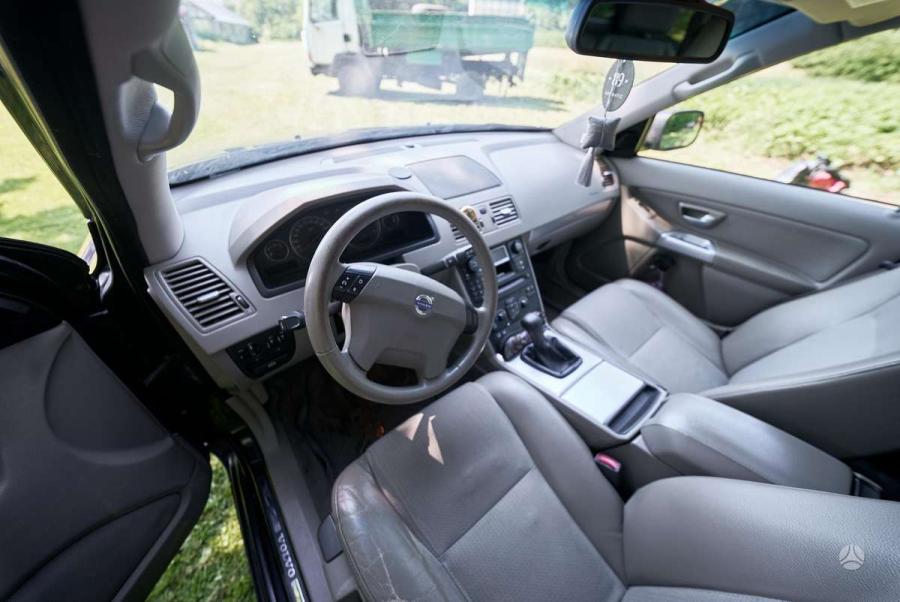 Melns Volvo XC90 2004 Plungė, ar dzinēja tilpumu 2.40 L un nobraukumu 322 tūkst. km par 3300 €, foto 12 vietnē AUTOMOTO.COM.LV