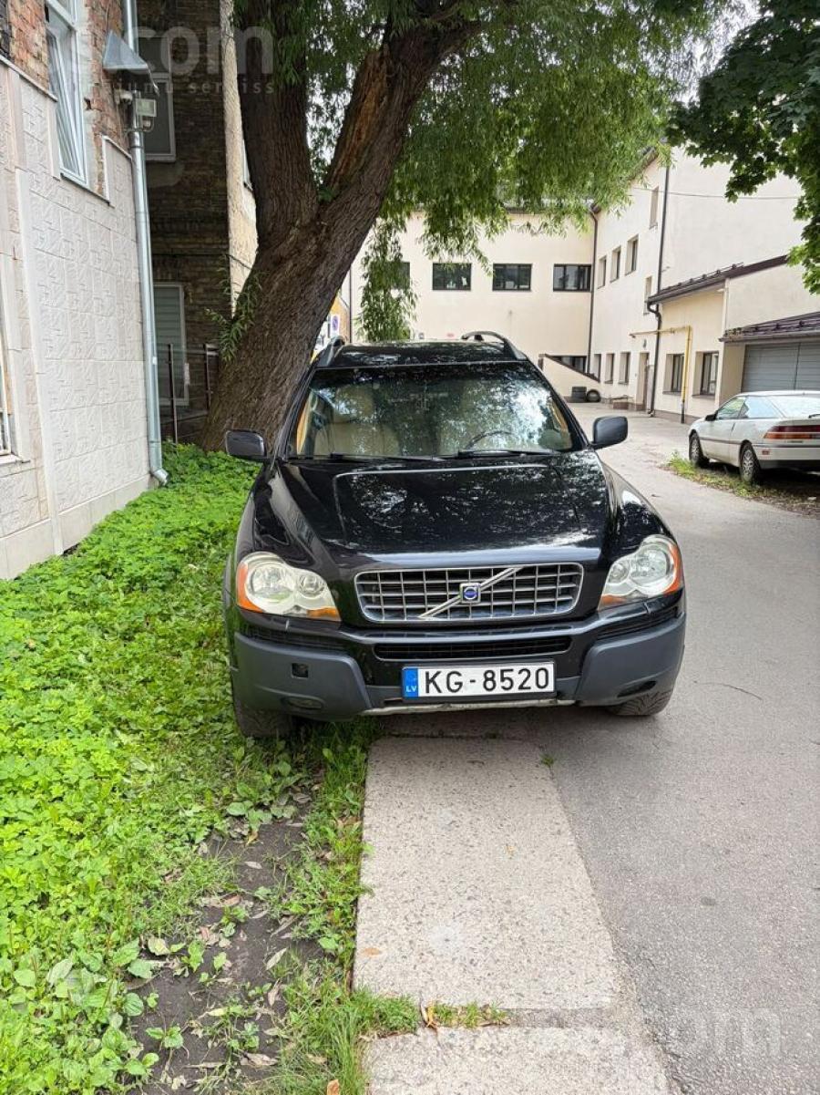 Melns Volvo XC90 2004 Rīga, ar dzinēja tilpumu 2.40 L un nobraukumu 473 tūkst. km par 2200 €, foto 1 vietnē AUTOMOTO.COM.LV