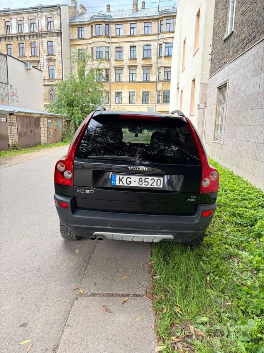 Melns Volvo XC90 2004 Rīga, ar dzinēja tilpumu 2.40 L un nobraukumu 473 tūkst. km par 2200 €, foto 4 vietnē AUTOMOTO.COM.LV