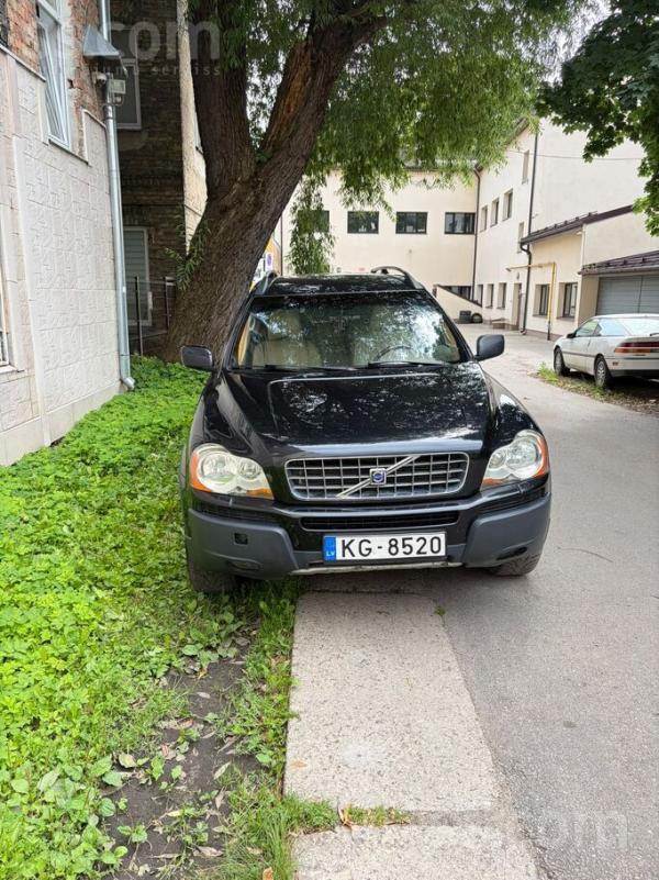 Melns Volvo XC90 2004 Rīga, ar dzinēja tilpumu 2.40 L un nobraukumu 473 tūkst. km par 2200 €, foto 1 vietnē AUTOMOTO.COM.LV