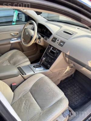 Black Volvo XC90 2004 in Riga, with an engine capacity of 2.40 L and mileage of 321 thousand km for 900 €, photo 4 on AUTOMOTO.COM.LV
