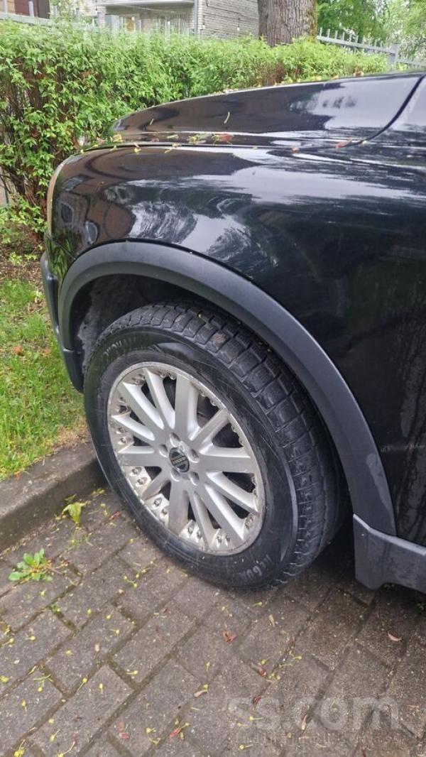 Black Volvo XC90 2004 in Riga, with an engine capacity of 2.40 L and mileage of 562 thousand km for 1800 €, photo 3 on AUTOMOTO.COM.LV