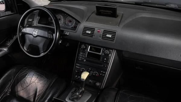 Melns Volvo XC90 2004 Jelgava, ar dzinēja tilpumu 2.40 L un nobraukumu 406 tūkst. km par 2300 €, foto 9 vietnē AUTOMOTO.COM.LV