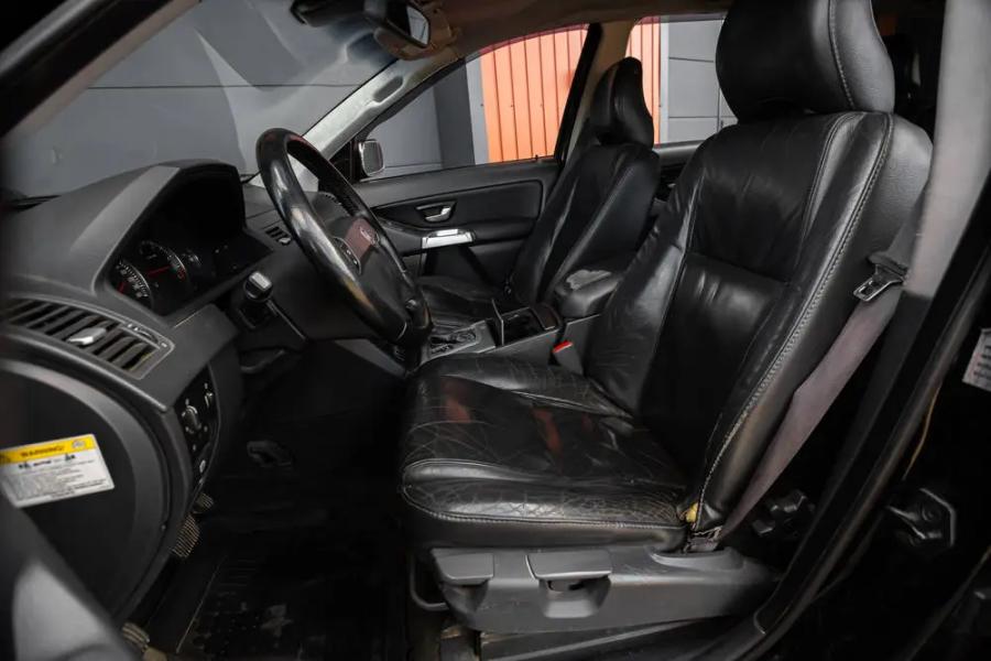 Melns Volvo XC90 2004 Jelgava, ar dzinēja tilpumu 2.40 L un nobraukumu 406 tūkst. km par 2300 €, foto 14 vietnē AUTOMOTO.COM.LV