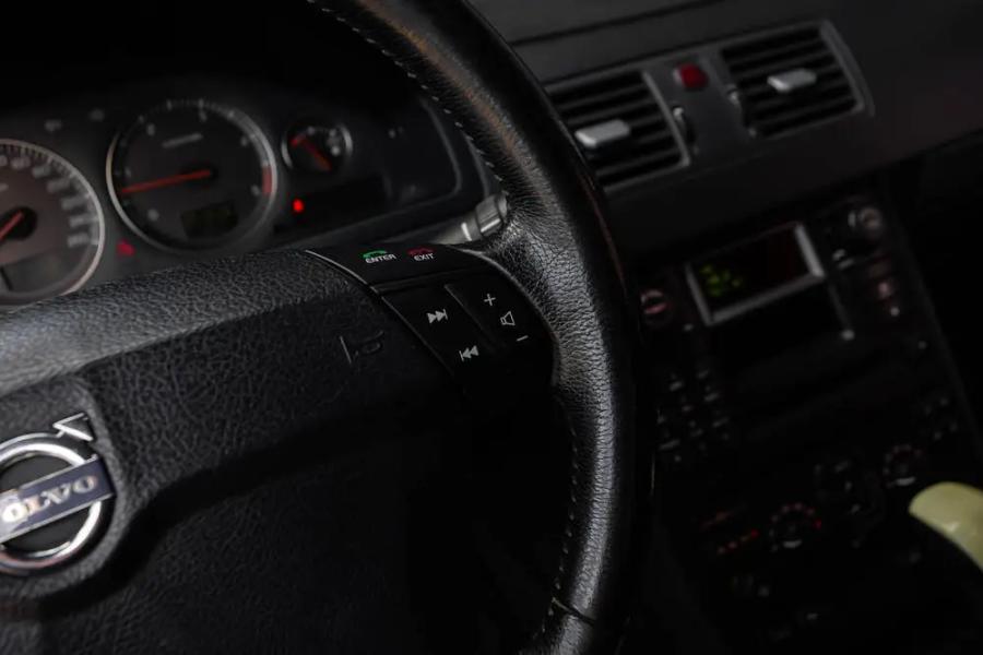 Melns Volvo XC90 2004 Jelgava, ar dzinēja tilpumu 2.40 L un nobraukumu 406 tūkst. km par 2300 €, foto 17 vietnē AUTOMOTO.COM.LV