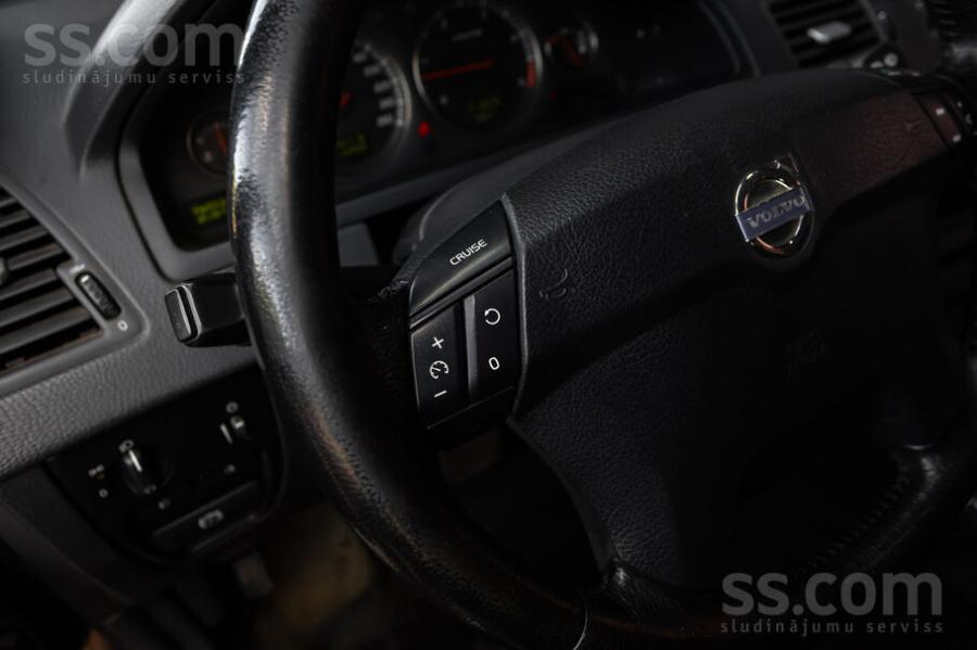 Melns Volvo XC90 2004 Jelgava, ar dzinēja tilpumu 2.40 L un nobraukumu 0 tūkst. km par 2300 €, foto 16 vietnē AUTOMOTO.COM.LV