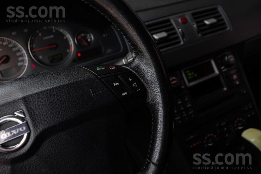 Melns Volvo XC90 2004 Jelgava, ar dzinēja tilpumu 2.40 L un nobraukumu 0 tūkst. km par 2300 €, foto 17 vietnē AUTOMOTO.COM.LV