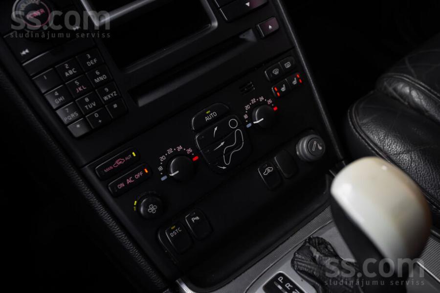Melns Volvo XC90 2004 Jelgava, ar dzinēja tilpumu 2.40 L un nobraukumu 0 tūkst. km par 2300 €, foto 18 vietnē AUTOMOTO.COM.LV
