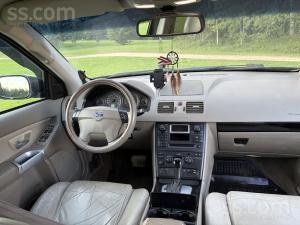 Black Volvo XC90 2004 in Riga, with an engine capacity of 2.40 L and mileage of 362 thousand km for 2500 €, photo 6 on AUTOMOTO.COM.LV