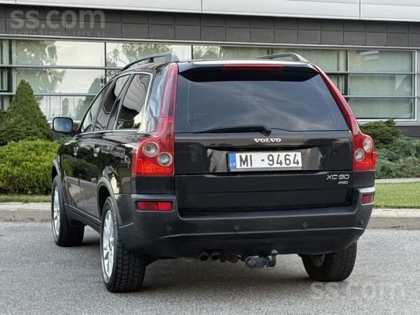 Black Volvo XC90 2004 in Riga, with an engine capacity of 2.40 L and mileage of 342 thousand km for 2750 €, photo 3 on AUTOMOTO.COM.LV