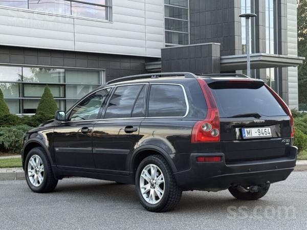 Black Volvo XC90 2004 in Riga, with an engine capacity of 2.40 L and mileage of 342 thousand km for 2750 €, photo 4 on AUTOMOTO.COM.LV