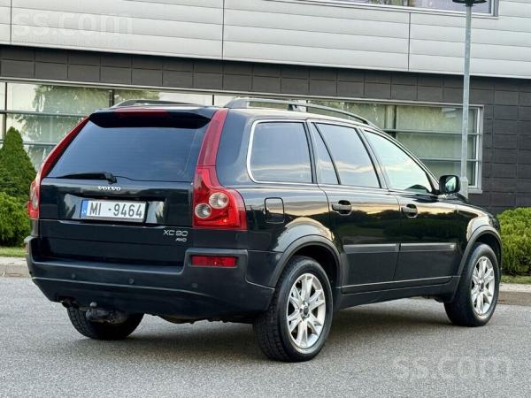 Black Volvo XC90 2004 in Riga, with an engine capacity of 2.40 L and mileage of 342 thousand km for 2750 €, photo 8 on AUTOMOTO.COM.LV