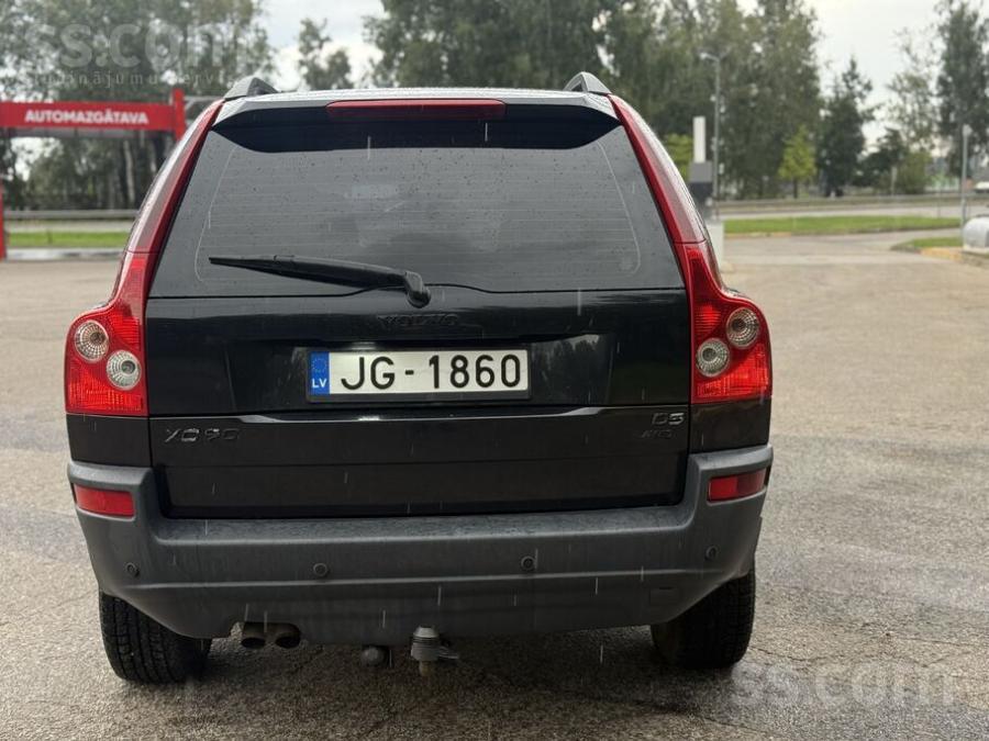 Black Volvo XC90 2004 in Riga, with an engine capacity of 2.40 L and mileage of 414 thousand km for 2990 €, photo 6 on AUTOMOTO.COM.LV