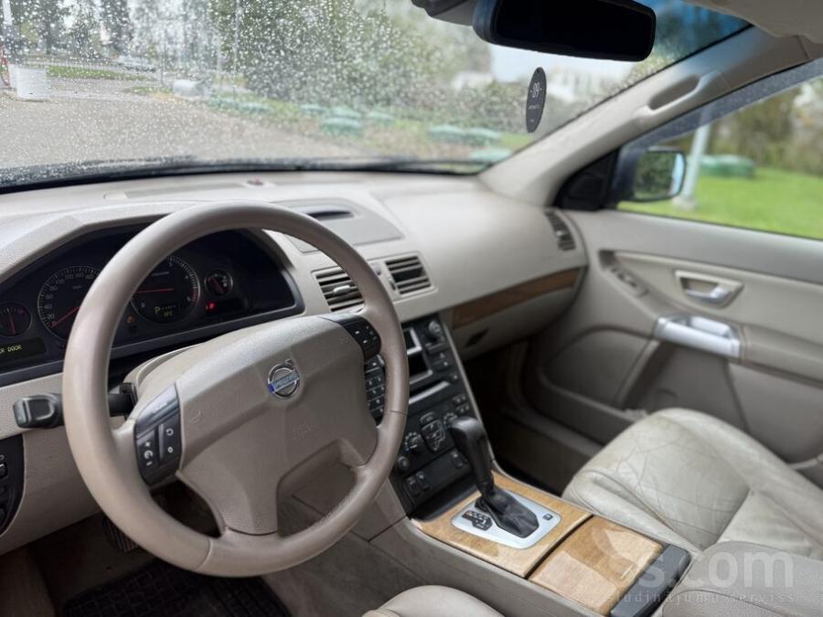 Black Volvo XC90 2004 in Riga, with an engine capacity of 2.40 L and mileage of 414 thousand km for 2990 €, photo 10 on AUTOMOTO.COM.LV
