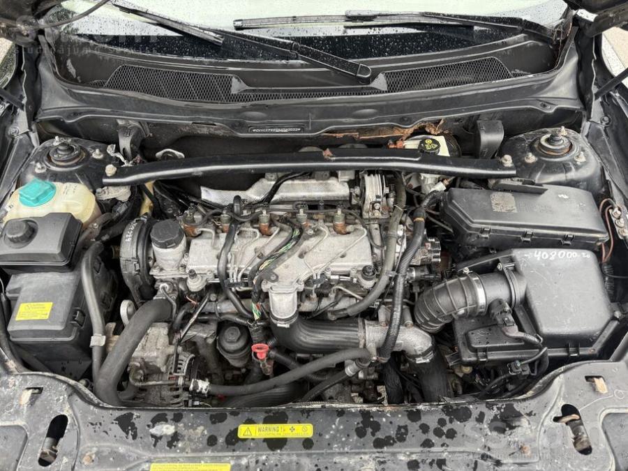Black Volvo XC90 2004 in Riga, with an engine capacity of 2.40 L and mileage of 414 thousand km for 2990 €, photo 11 on AUTOMOTO.COM.LV