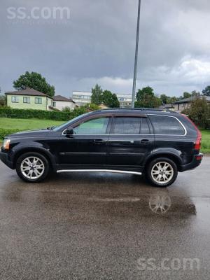 Black Volvo XC90 2004 in Riga, with an engine capacity of 2.40 L and mileage of 481 thousand km for 2300 €, photo 4 on AUTOMOTO.COM.LV
