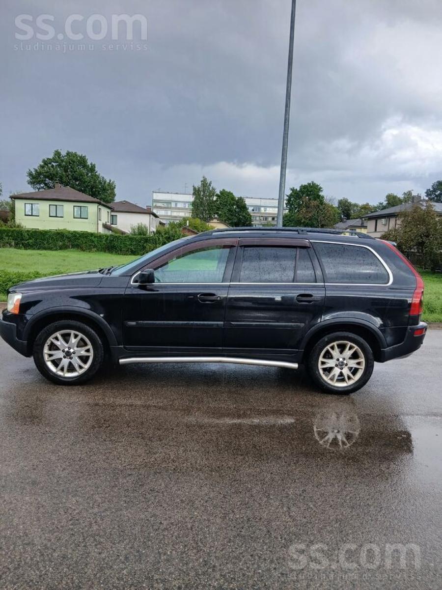 Black Volvo XC90 2004 in Riga, with an engine capacity of 2.40 L and mileage of 481 thousand km for 2300 €, photo 4 on AUTOMOTO.COM.LV