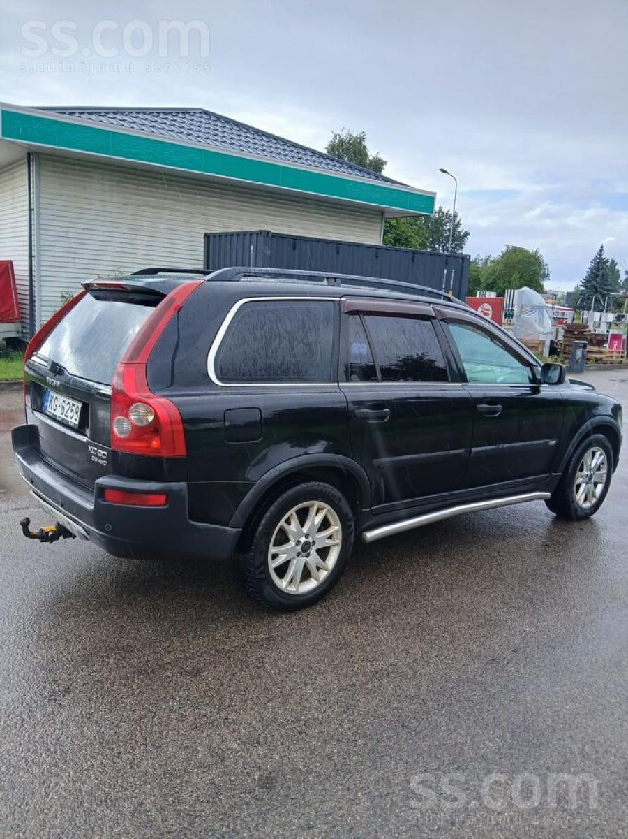 Black Volvo XC90 2004 in Riga, with an engine capacity of 2.40 L and mileage of 481 thousand km for 2300 €, photo 6 on AUTOMOTO.COM.LV