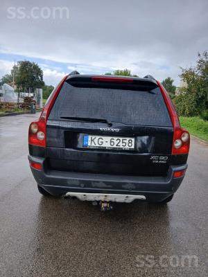 Black Volvo XC90 2004 in Riga, with an engine capacity of 2.40 L and mileage of 481 thousand km for 2300 €, photo 8 on AUTOMOTO.COM.LV