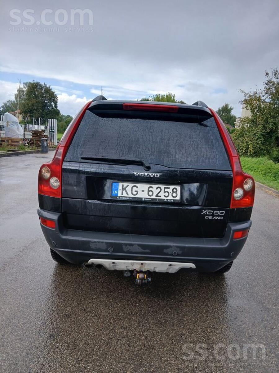 Black Volvo XC90 2004 in Riga, with an engine capacity of 2.40 L and mileage of 481 thousand km for 2300 €, photo 8 on AUTOMOTO.COM.LV