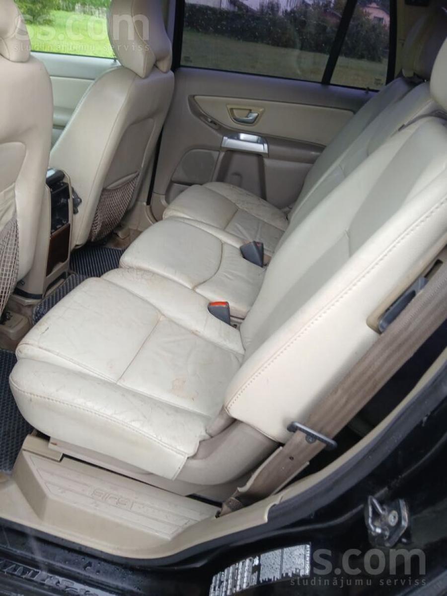 Black Volvo XC90 2004 in Riga, with an engine capacity of 2.40 L and mileage of 481 thousand km for 2300 €, photo 10 on AUTOMOTO.COM.LV