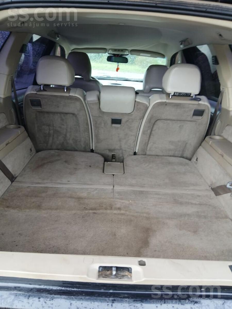Black Volvo XC90 2004 in Riga, with an engine capacity of 2.40 L and mileage of 481 thousand km for 2300 €, photo 12 on AUTOMOTO.COM.LV
