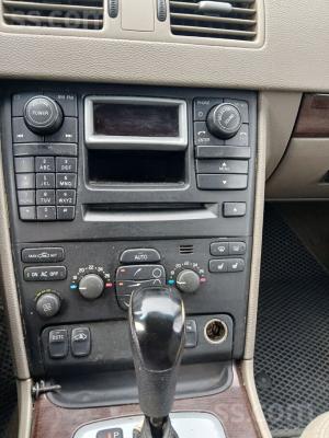 Black Volvo XC90 2004 in Riga, with an engine capacity of 2.40 L and mileage of 481 thousand km for 2300 €, photo 13 on AUTOMOTO.COM.LV