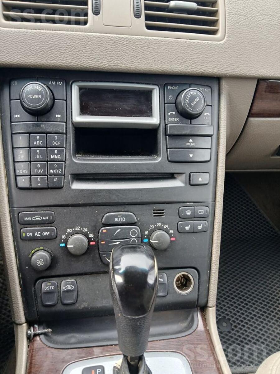 Black Volvo XC90 2004 in Riga, with an engine capacity of 2.40 L and mileage of 481 thousand km for 2300 €, photo 13 on AUTOMOTO.COM.LV