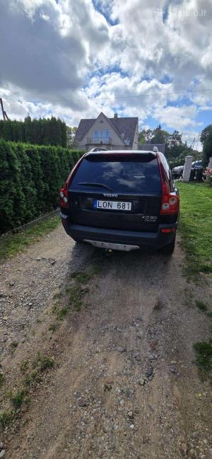 Black Volvo XC90 2004 in Vilnius, with an engine capacity of 2.40 L and mileage of 373 thousand km for 2500 €, photo 4 on AUTOMOTO.COM.LV